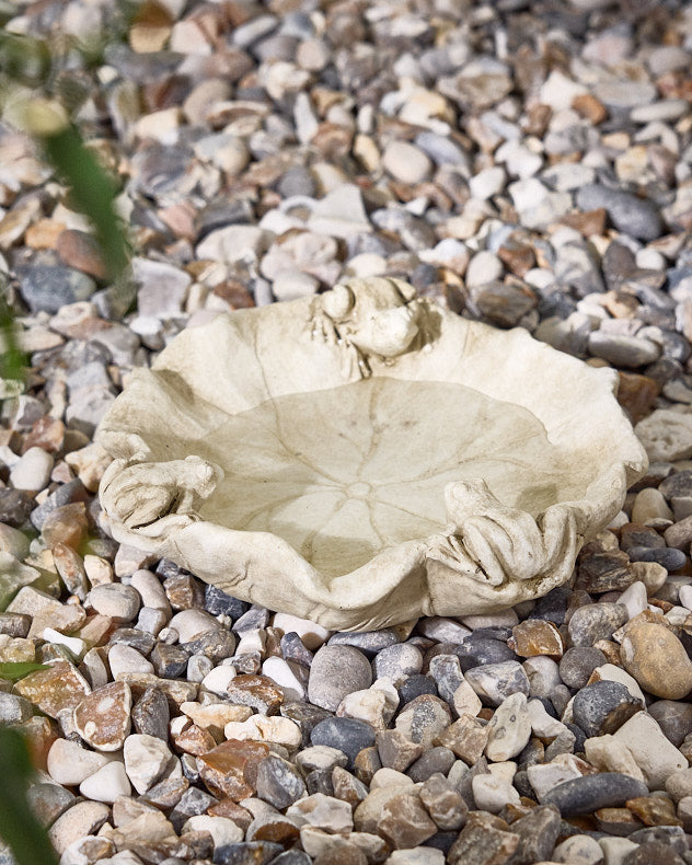 Frogs on Leaf Stone Bird Dish | Dibor Garden Accessories